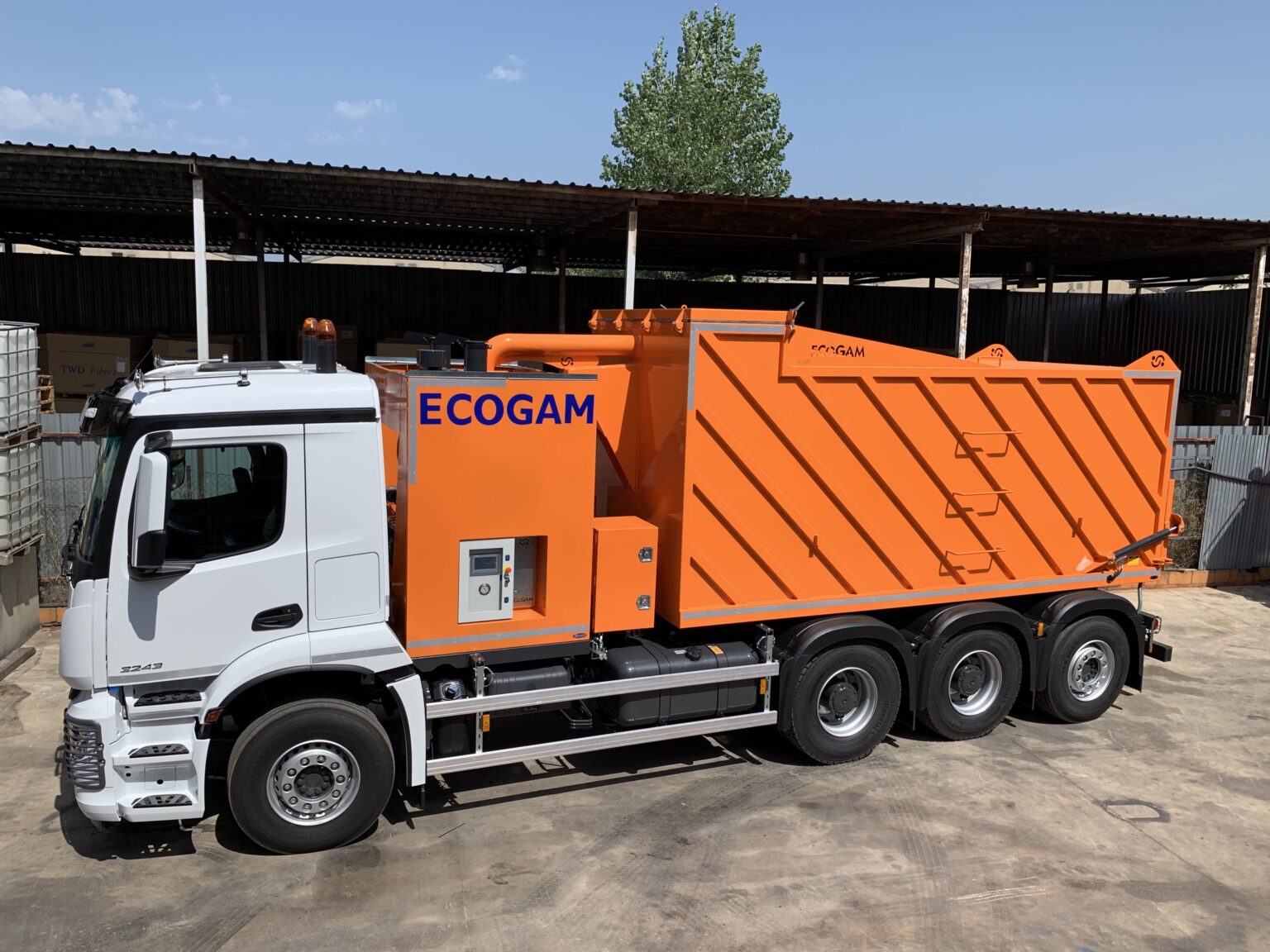 CAMIÓN ASPIRADOR GAM-IV, 3 EJES, 210 CV / 17 M3 - Ecogam