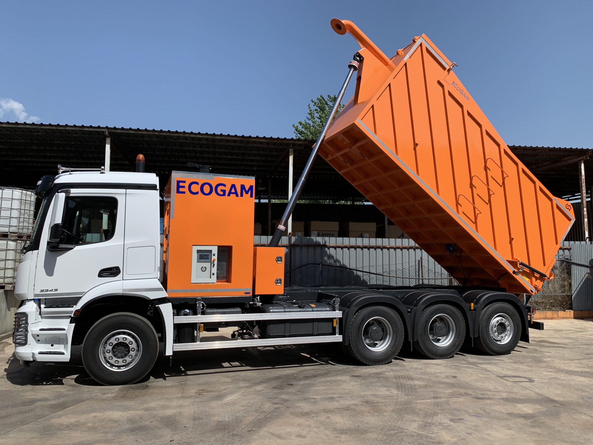 CAMIÓN ASPIRADOR GAM-IV, 3 EJES, 210 CV / 17 M3 - Ecogam