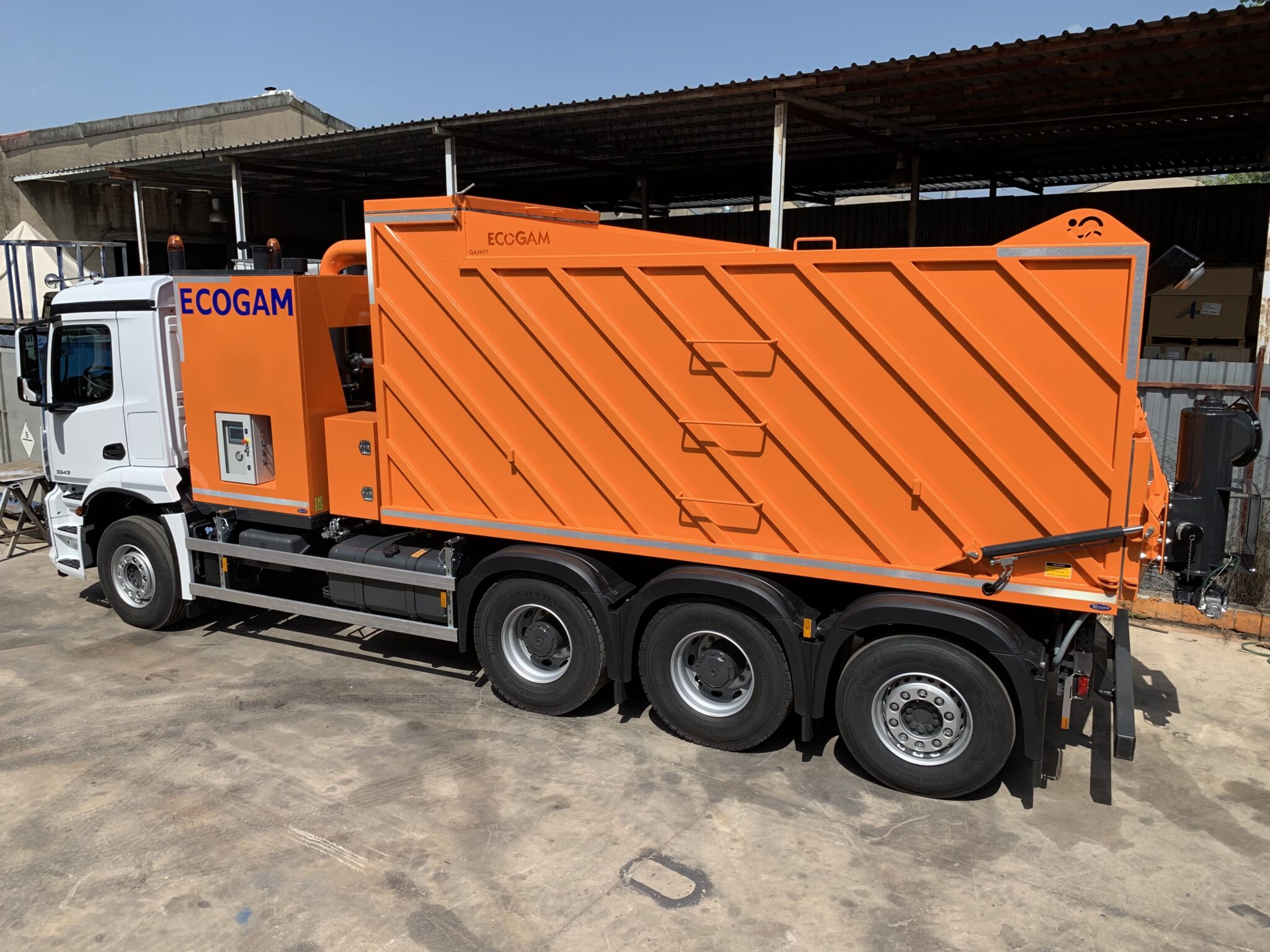 CAMIÓN ASPIRADOR GAM-IV, 3 EJES, 210 CV / 17 M3 - Ecogam