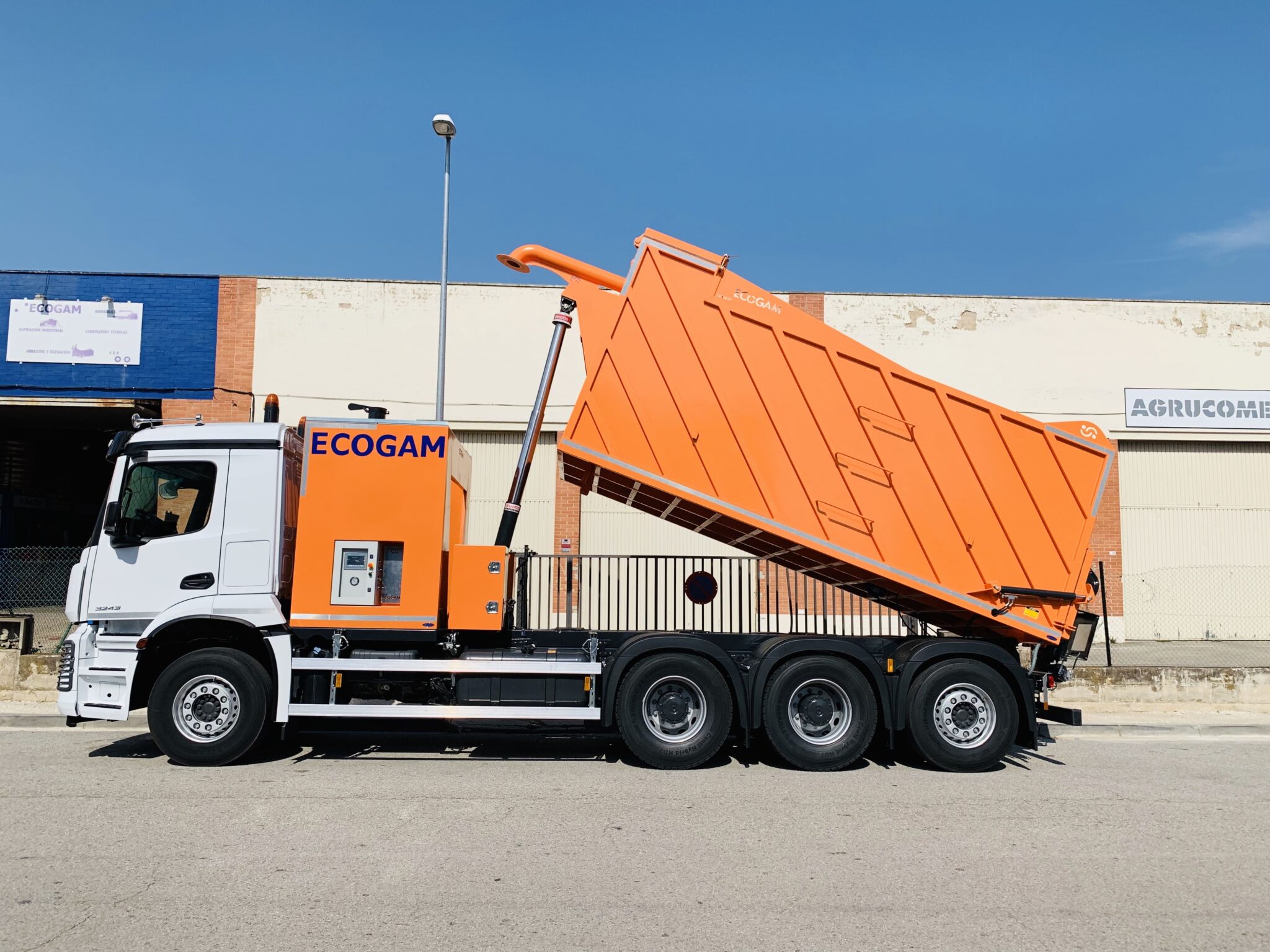 CAMIÓN ASPIRADOR GAM-IV, 3 EJES, 210 CV / 17 M3 - Ecogam